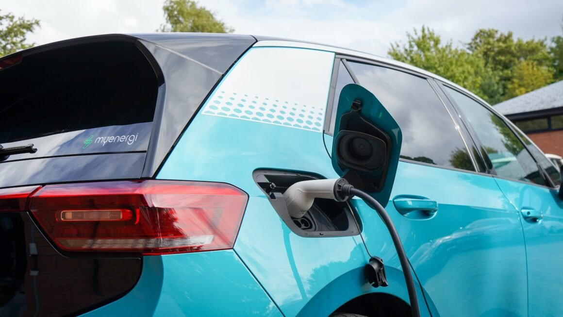 Electric Cars: The Pros And Cons Of Going Green On The Road - Public Hub